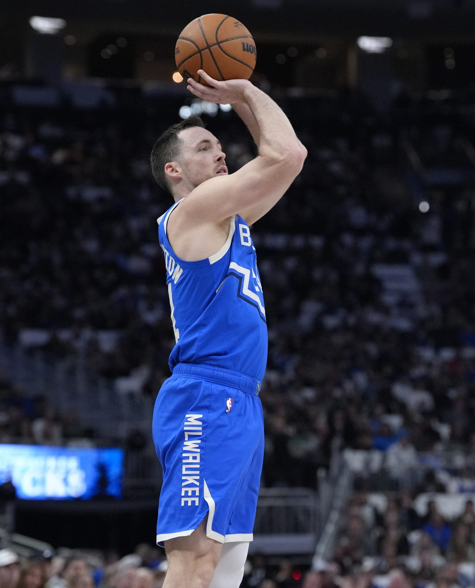 "Waste Of Money;" Milwaukee Bucks Fans Furious Over Latest Pat ...