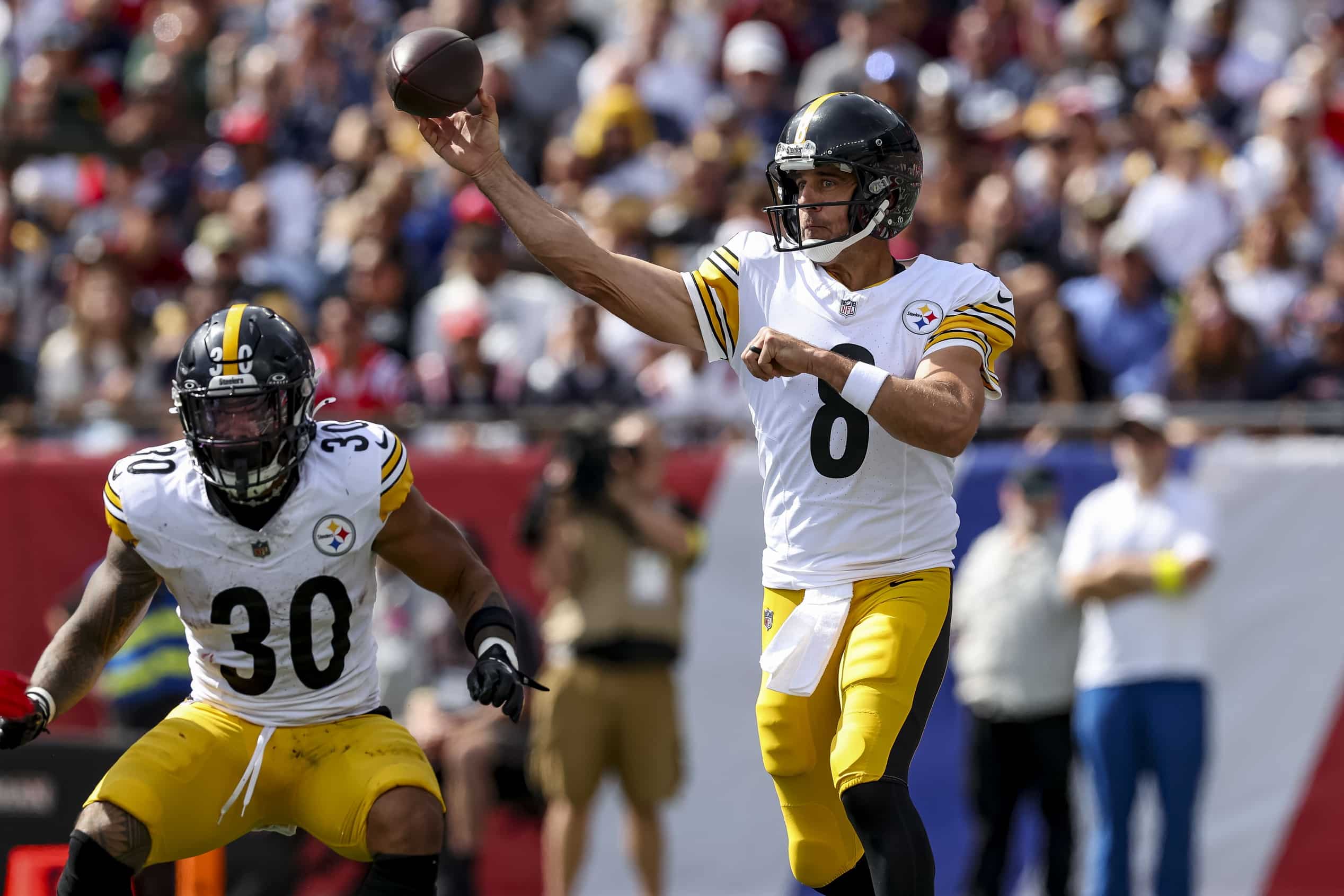 Aaron Rodgers Makes Blunt Admission After Passing Brett Favre In Week 3 ...