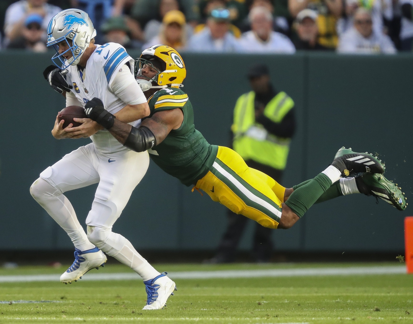 Micah Parsons Powers Packers Past Lions In Dominant Debut