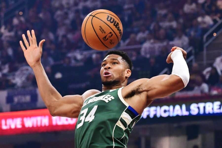 Giannis Antetokounmpo’s 40 Points Not Enough As Bucks Fall To Cavs