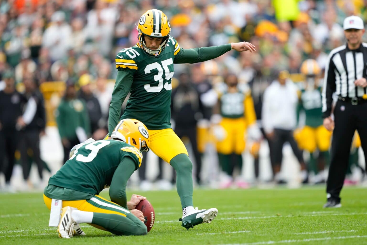 Packers' Kicker Concerns Nearing Crisis After 2 Missed XPs Vs Giants