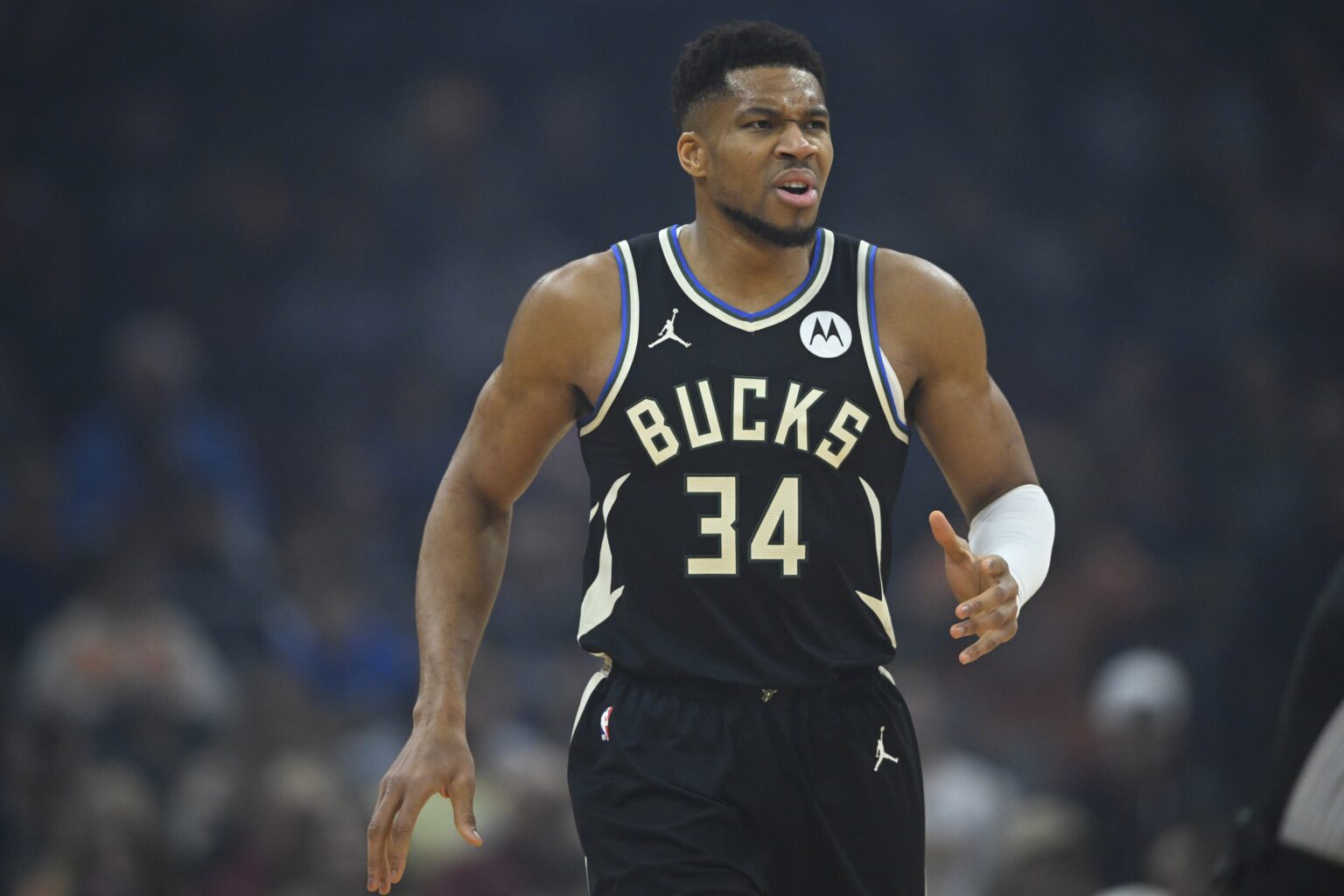 Bucks Stand Pat Amid Giannis Antetokounmpo Trade Rumors