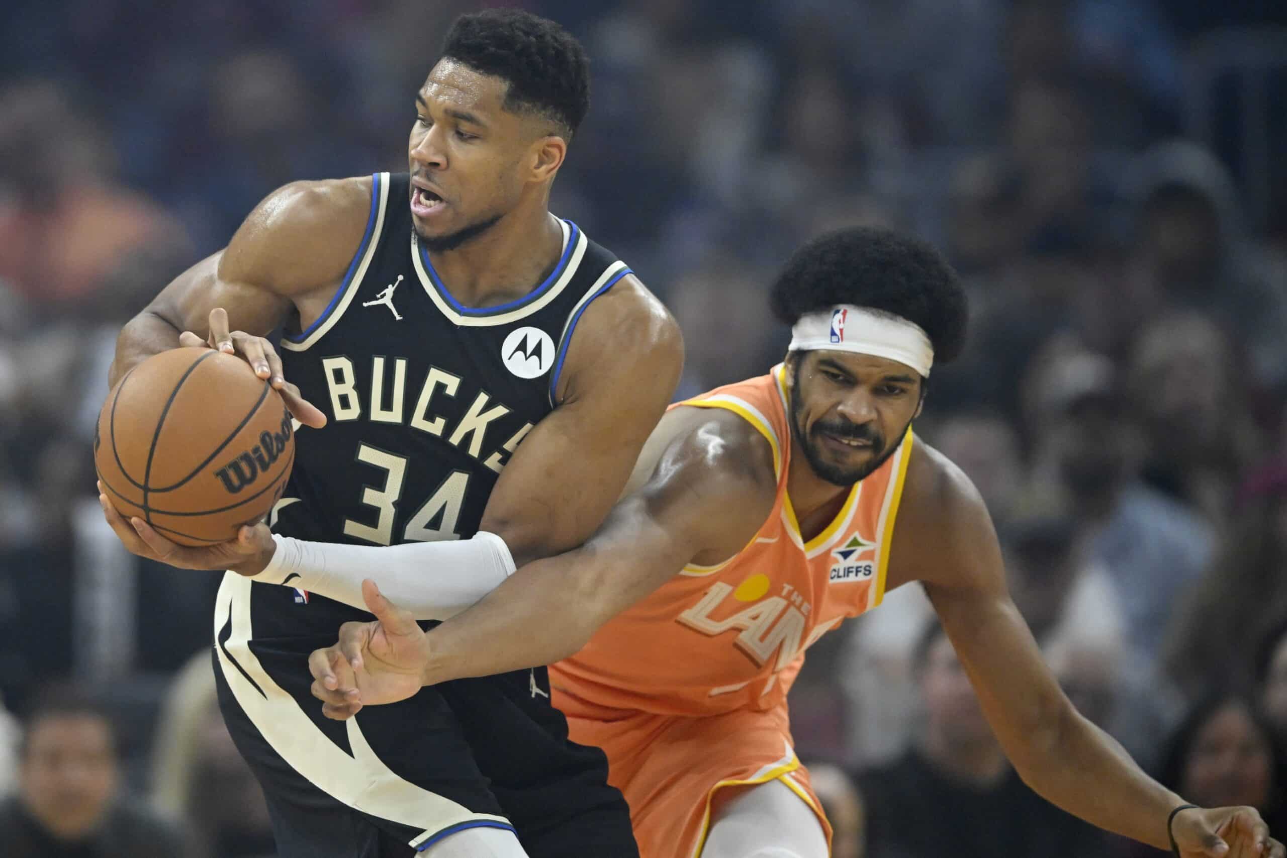 Bucks Fans React To Unfortunate Giannis Antetokounmpo News That Leaves ...