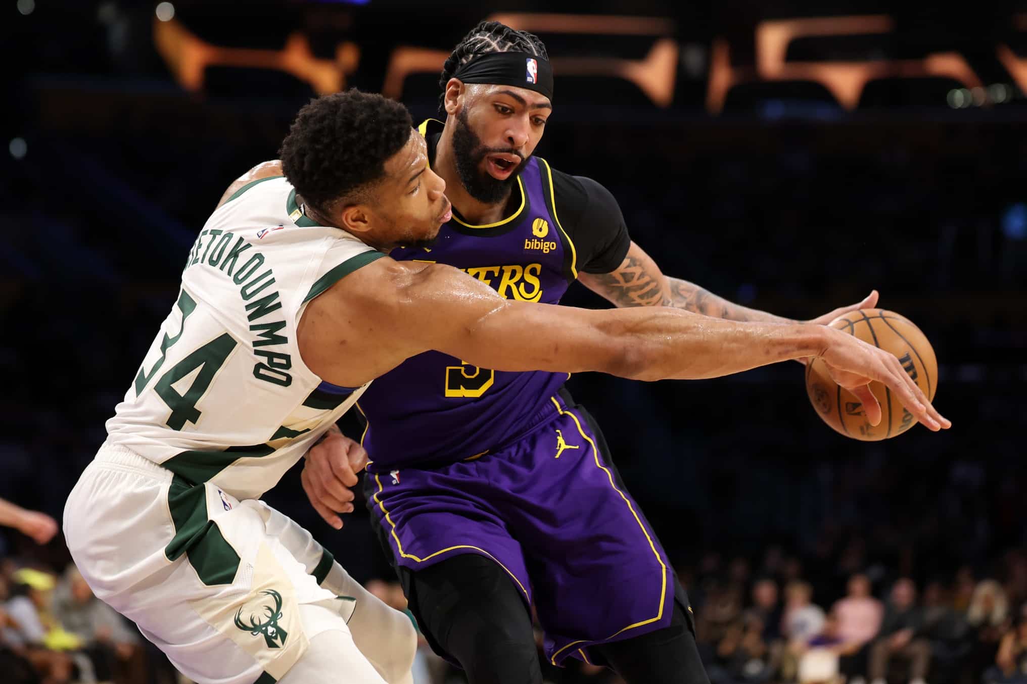 New Anthony Davis Trade Scenario Highlights Bucks Desperation On ...