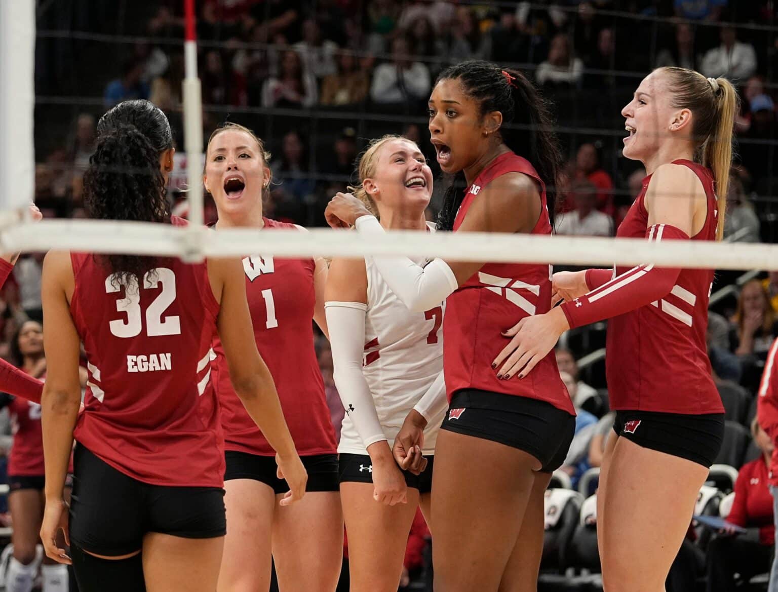 Wisconsin Badgers Volleyball Face Difficult #1 Texas Challenge During ...