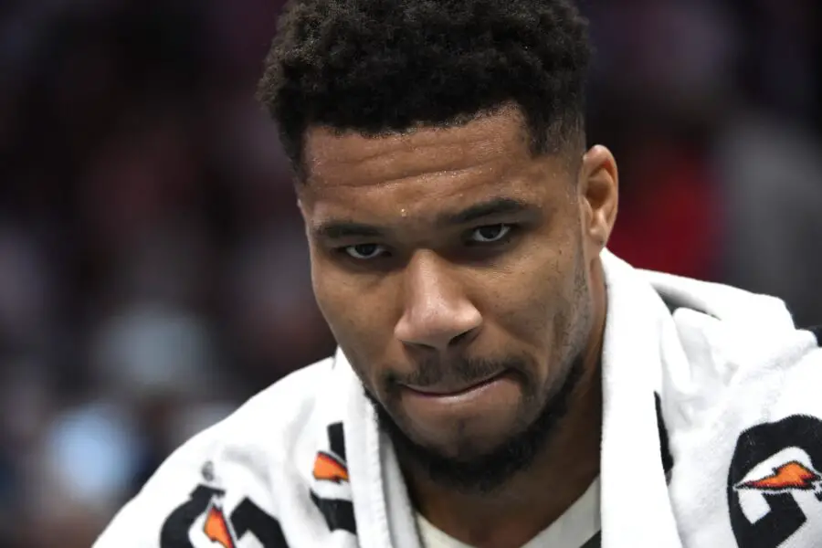 Supermax At Stake As Bucks Face Giannis Antetokounmpo Trade Deadline Drama