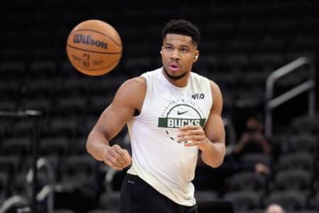 Bucks Eye Trade Deadline Hail Mary To Upgrade Around Giannis Antetokounmpo